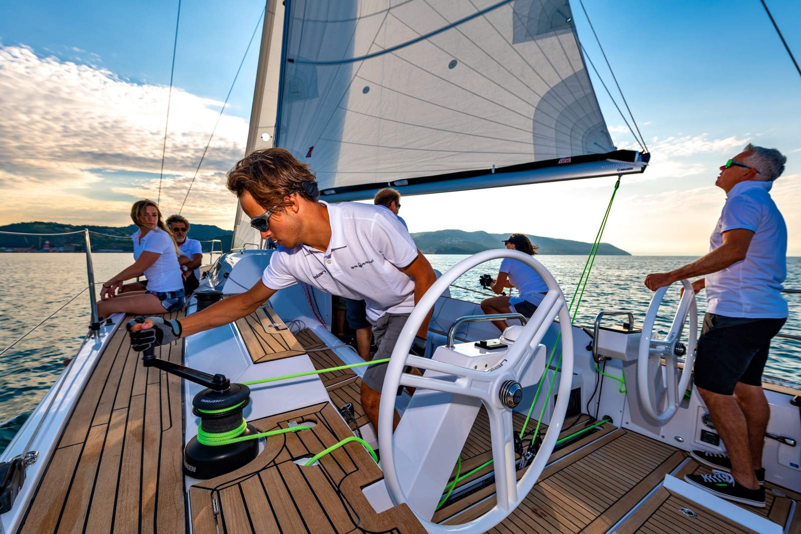 2025 Elan E5 | Boat Research | Boats Online