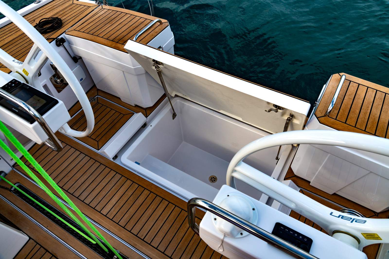 2025 Elan E5 | Boat Research | Boats Online
