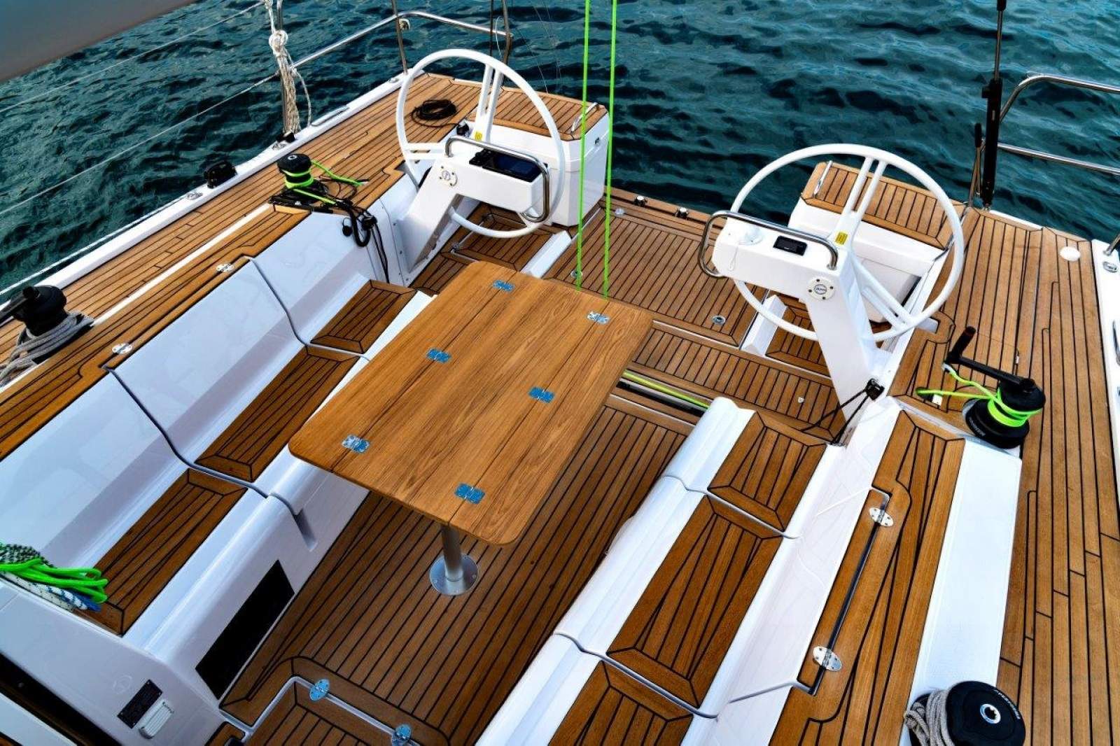 2025 Elan E5 | Boat Research | Boats Online