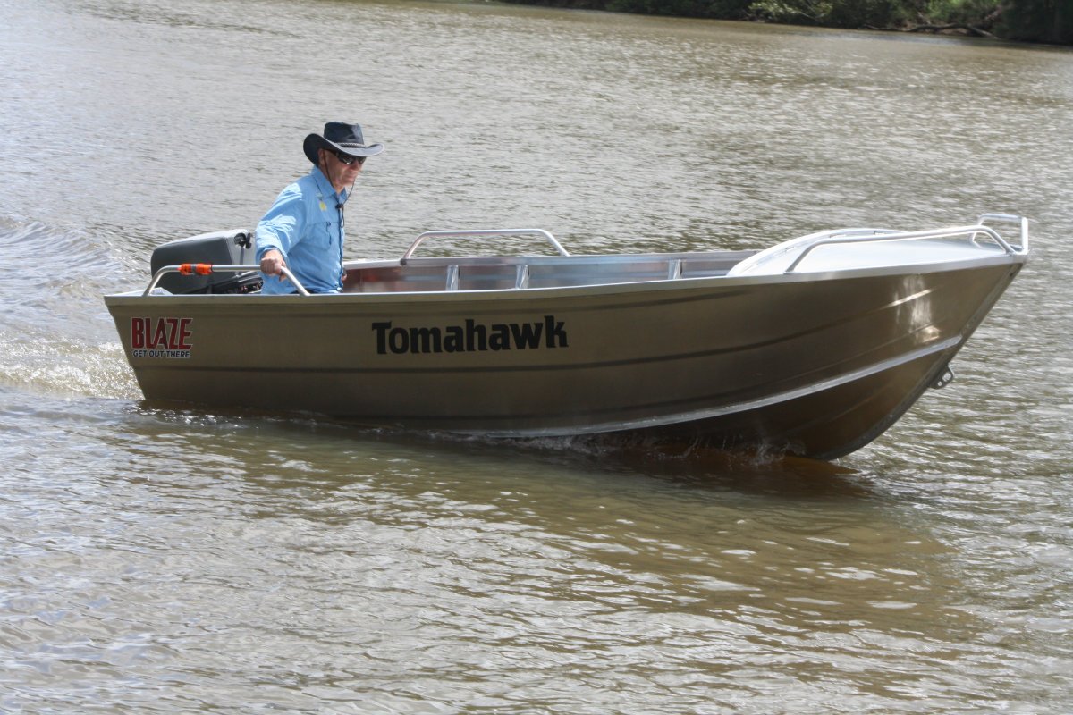 2015 Blaze 3.8 Tomahawk | Boat Research | Yachthub