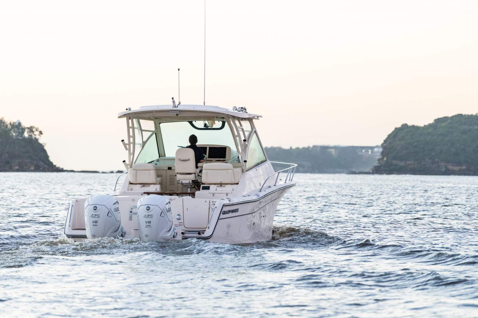 2025 Grady-white Express 330 | Boat Research | Yachthub