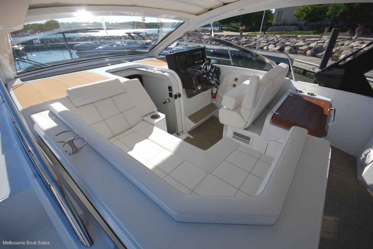 2015 Cruisers Yachts 390 Express Coupe | Boat Research | Yachthub