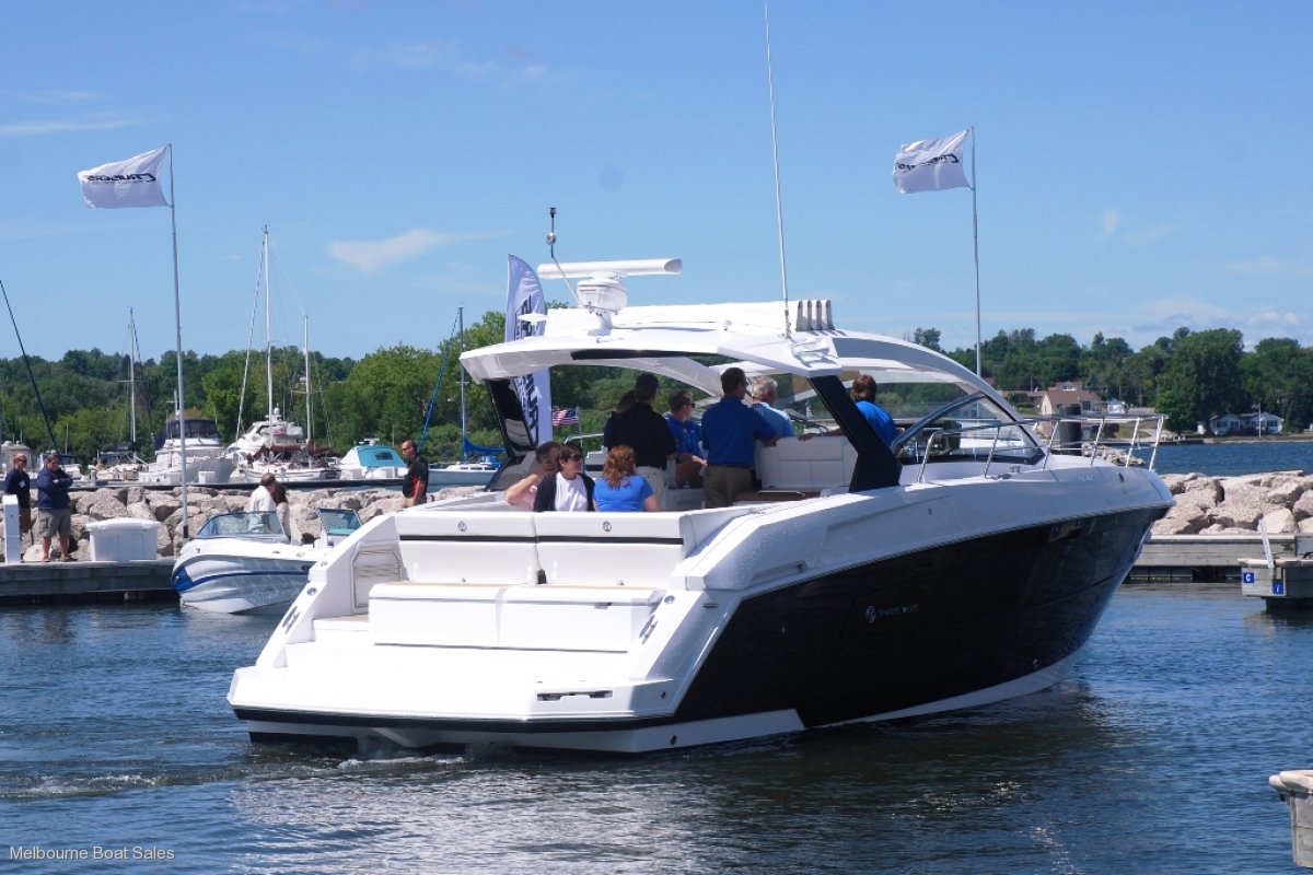 2015 Cruisers Yachts 390 Express Coupe | Boat Research | Yachthub