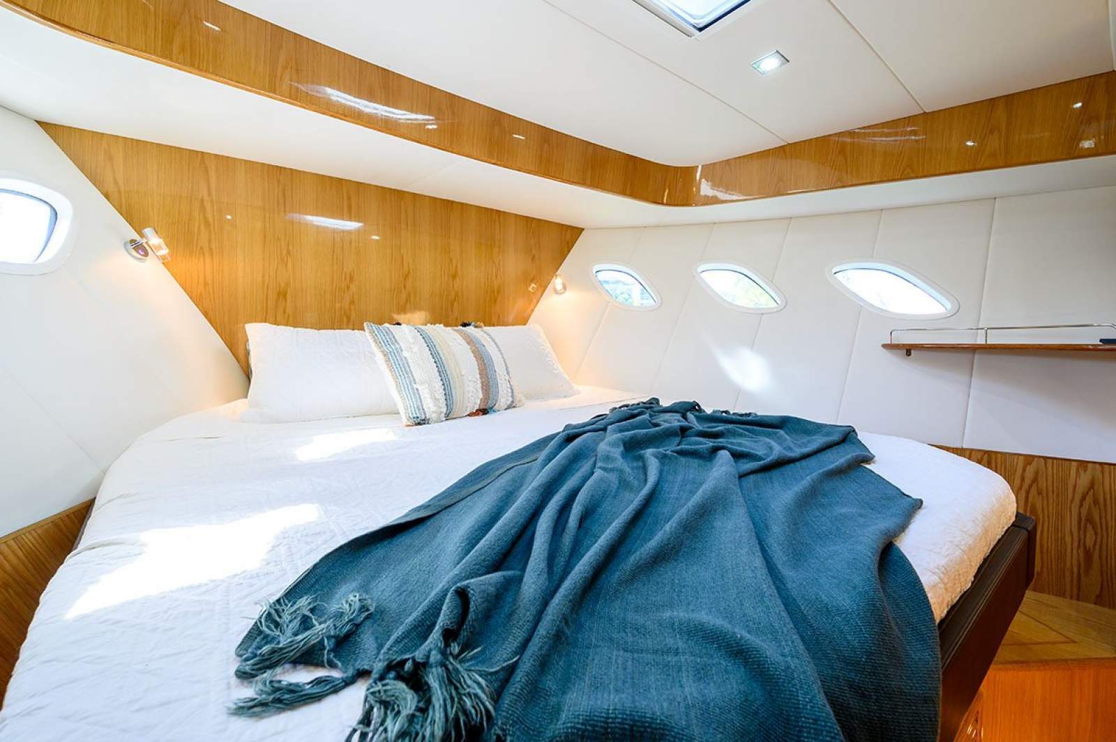 2025 Island Gypsy 40 Wide Body | Boat Research | Boats Online