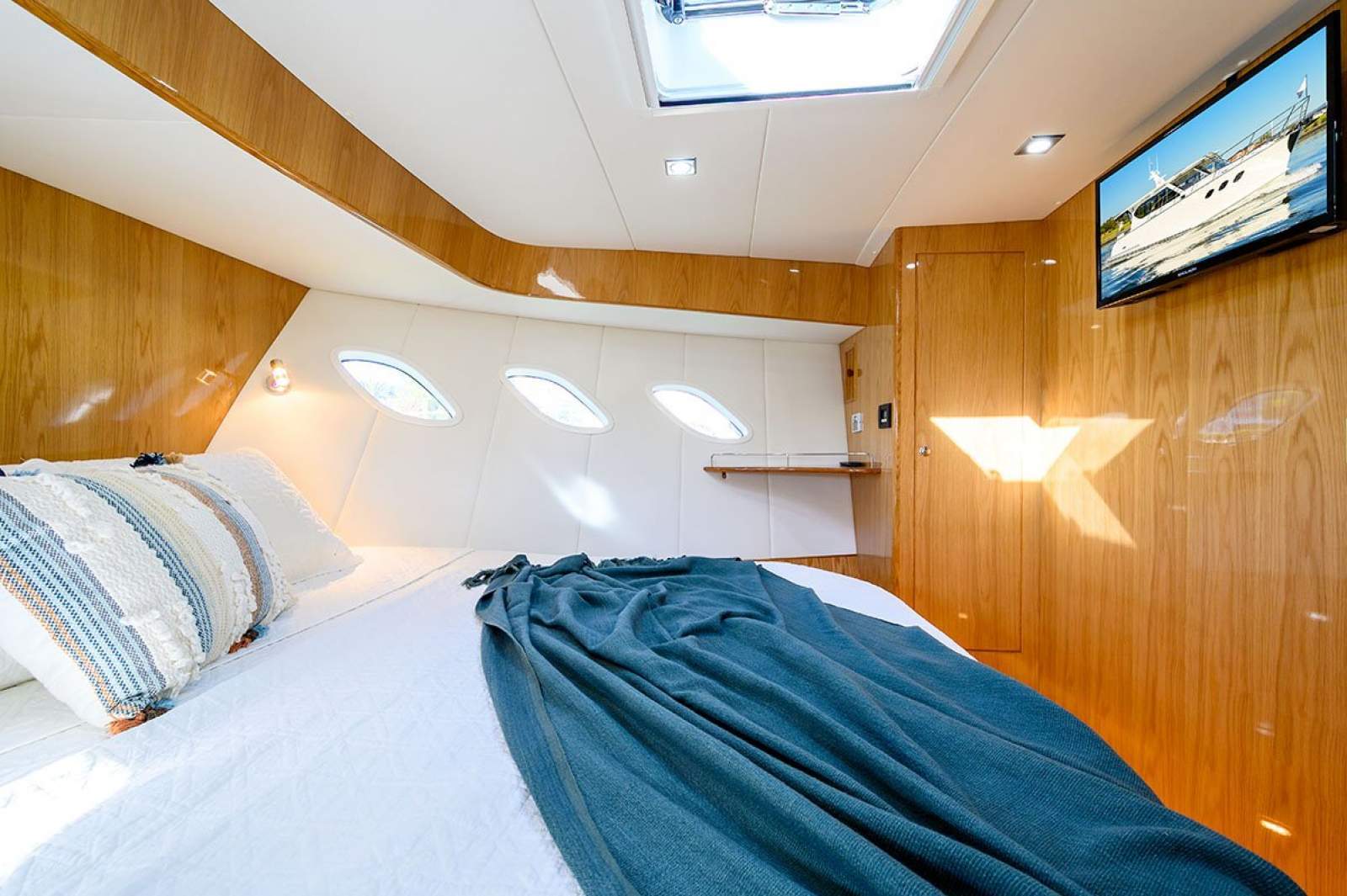 2025 Island Gypsy 40 Wide Body | Boat Research | Boats Online