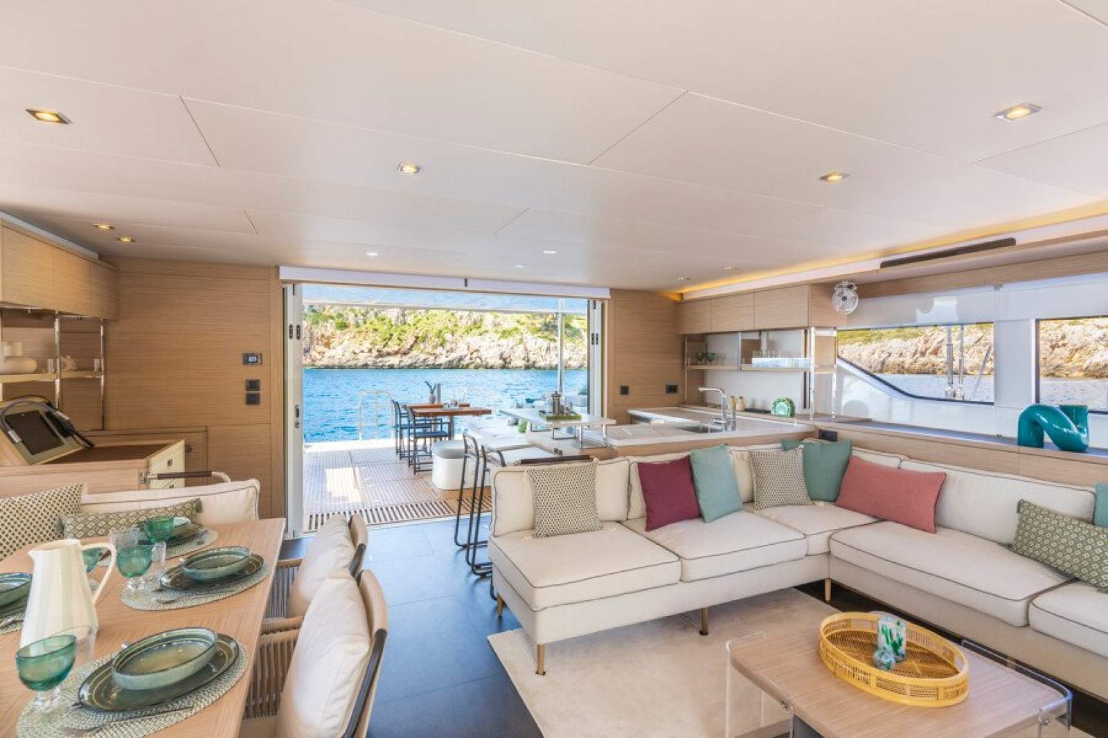 2025 Lagoon 60 | Boat Research | BoatsOnline