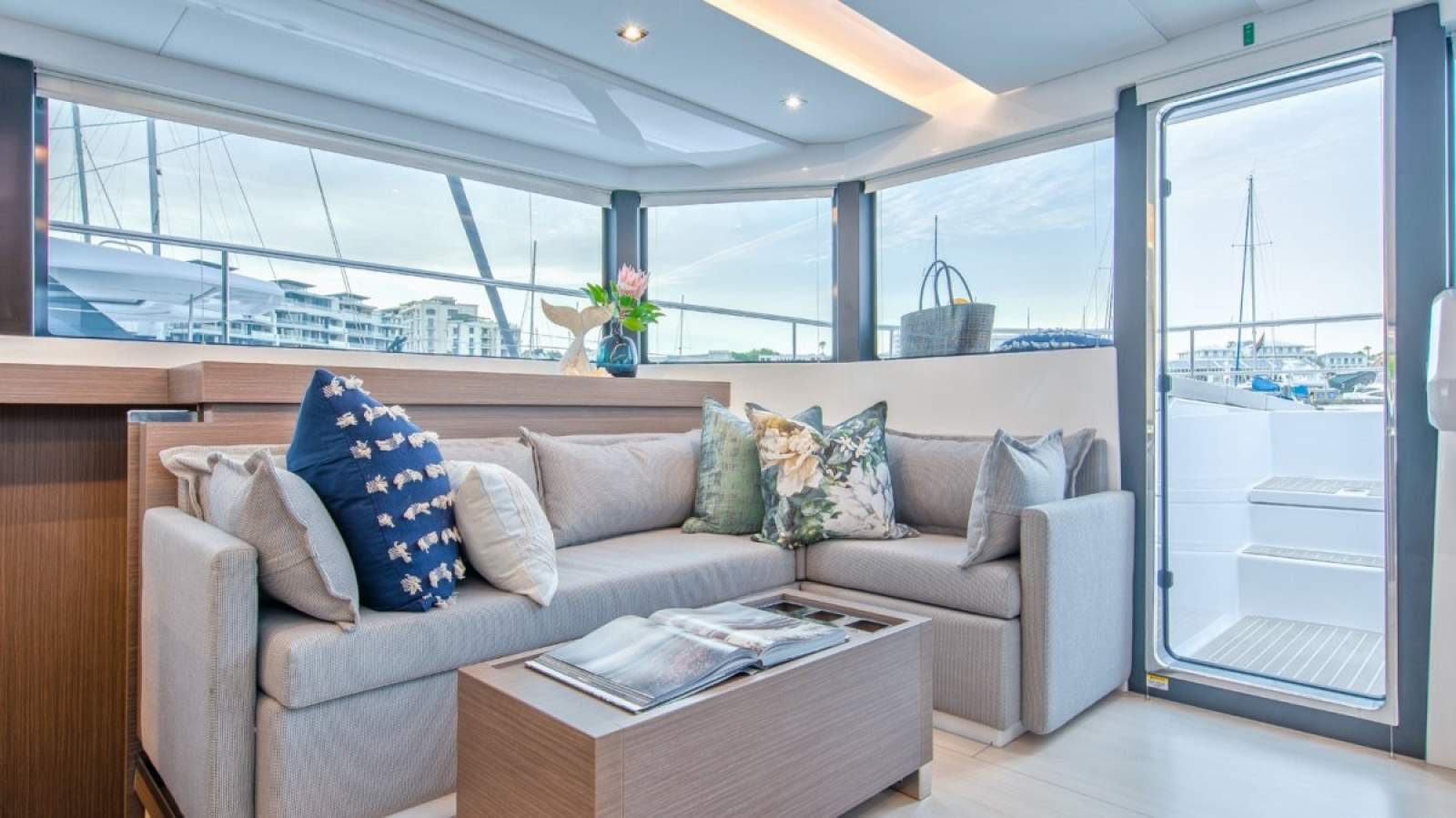 2025 Leopard Catamarans 46 Powercat | Boat Research | Yachthub