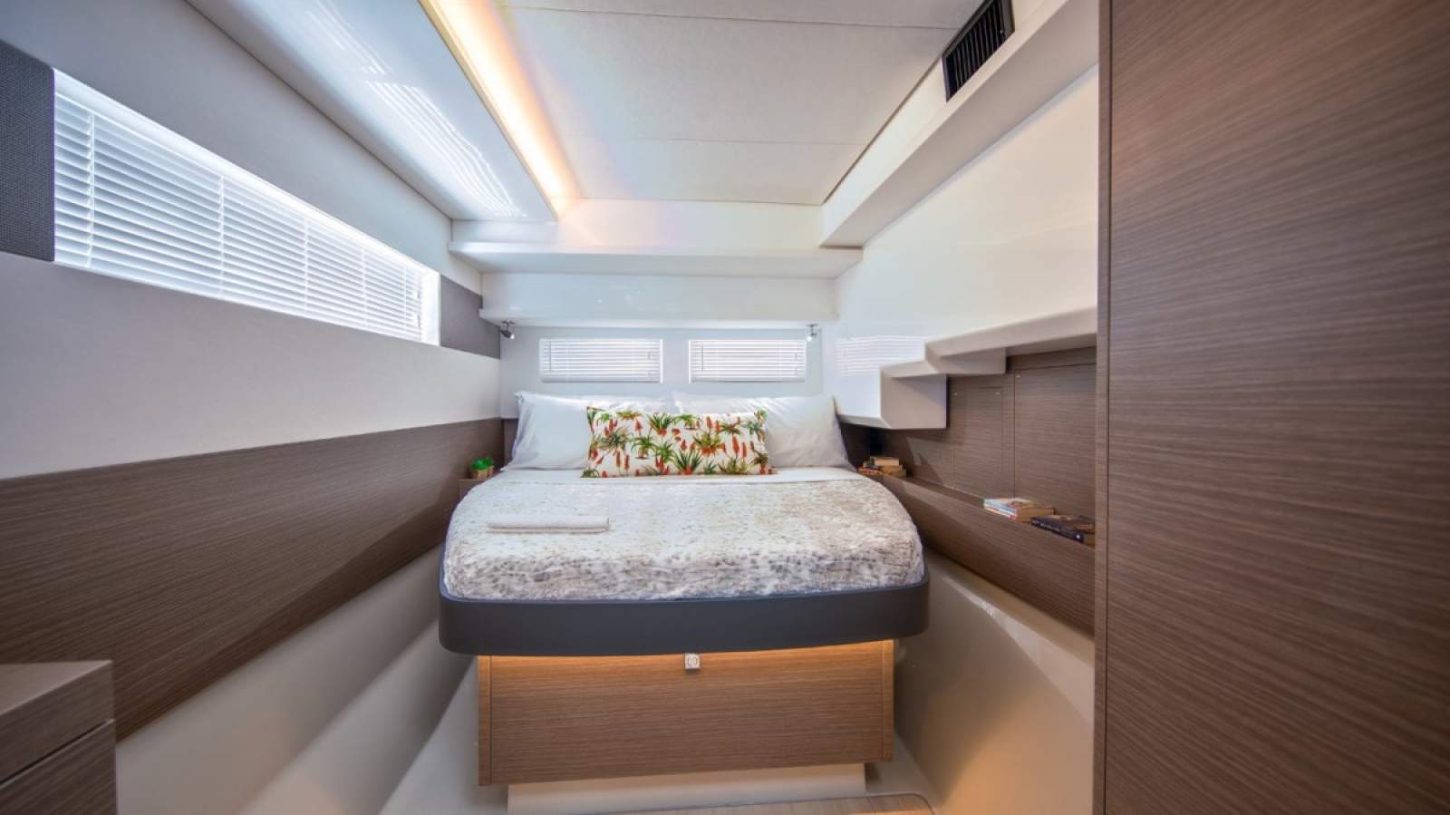 2025 Leopard Catamarans 46 Powercat | Boat Research | Boats Online