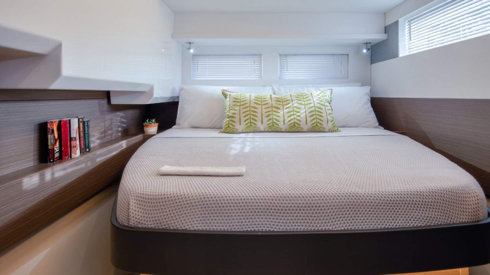 2025 Leopard Catamarans 46 Powercat | Boat Research | Boats Online