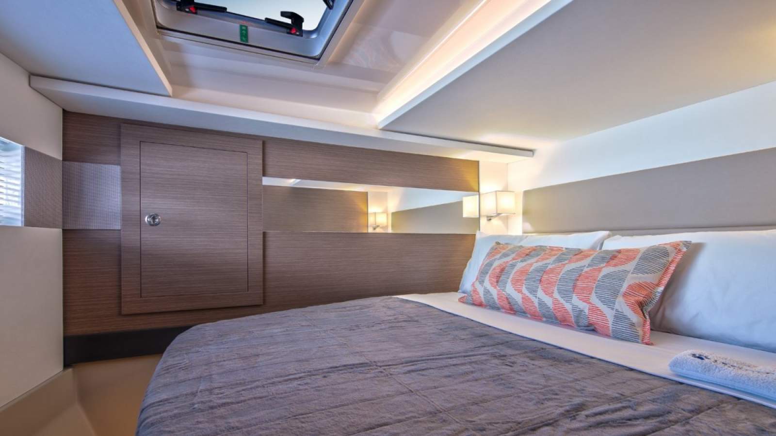 2025 Leopard Catamarans 46 Powercat | Boat Research | Boats Online