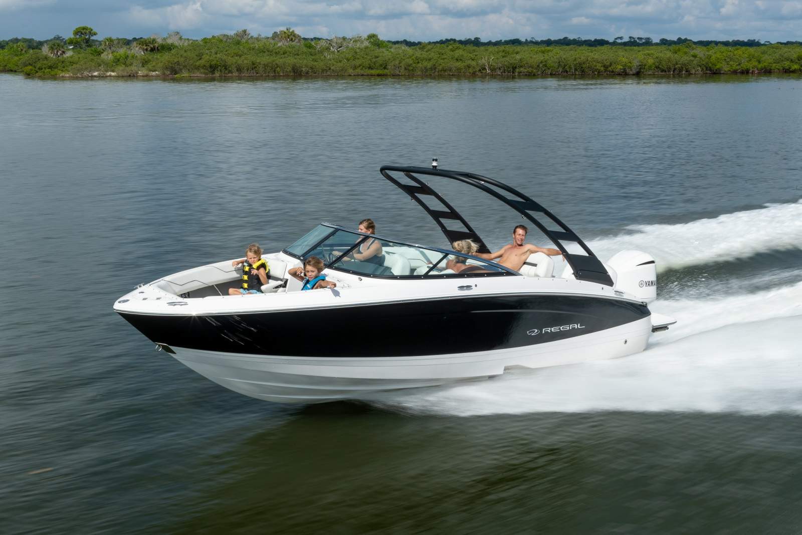 2025 Regal Lx4 | Boat Research | Yachthub