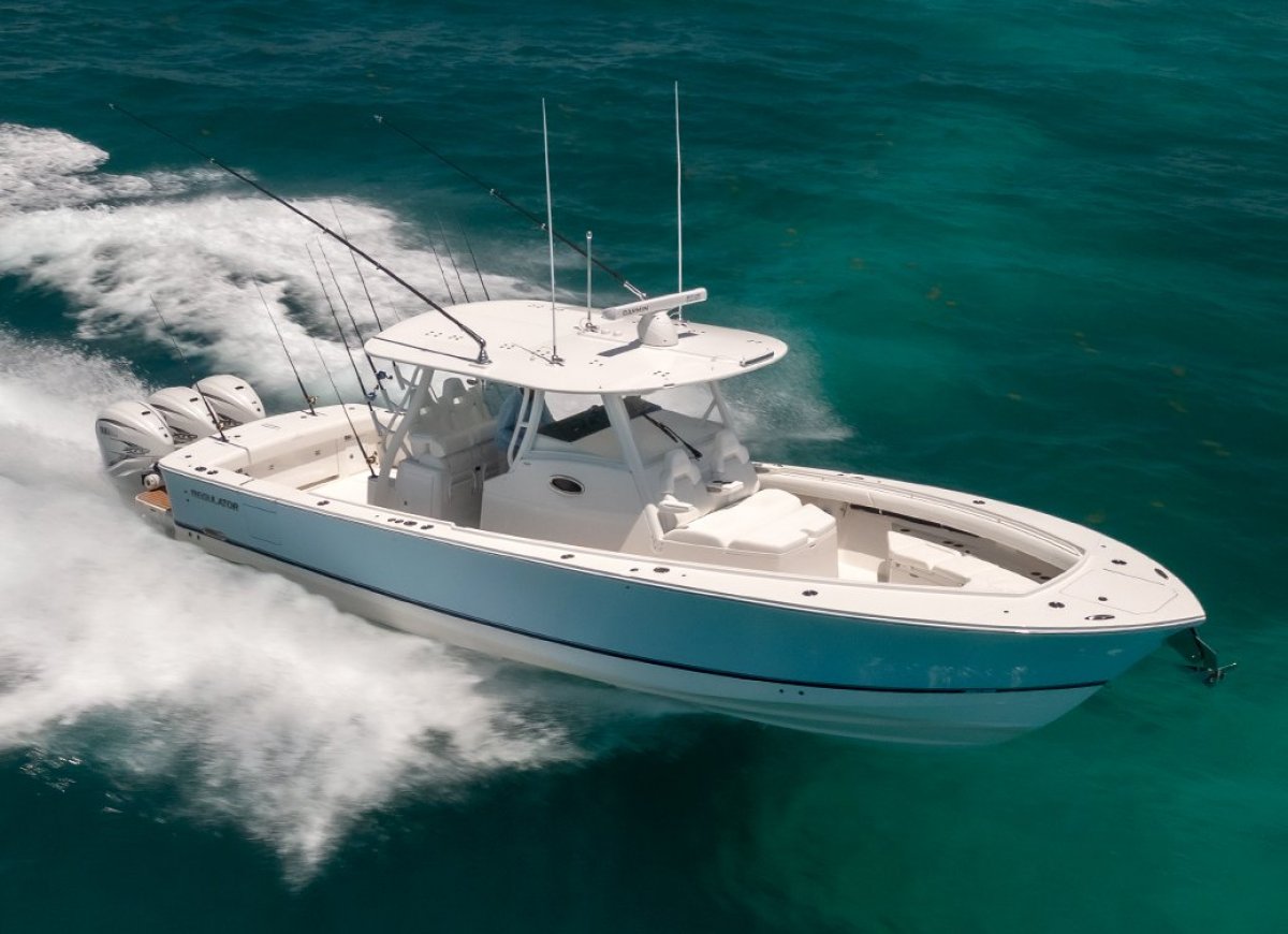 2025 Regulator 37 | Boat Research | Boats Online