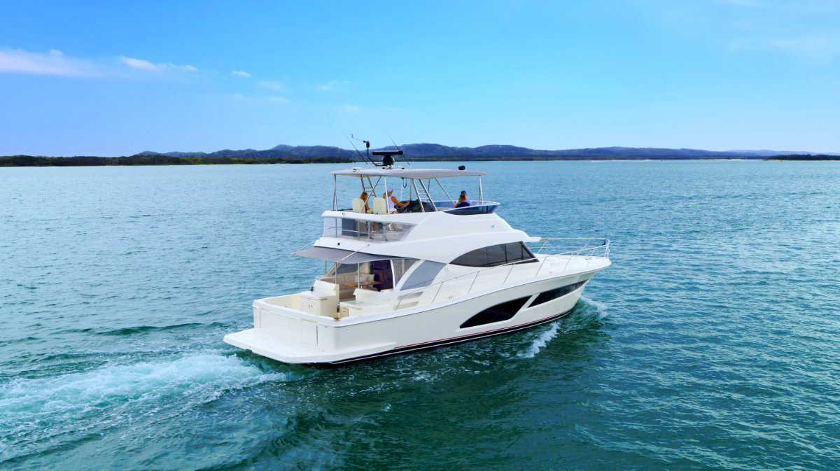 2025 Riviera 46 Sports Motor Yacht | Boat Research | Yachthub