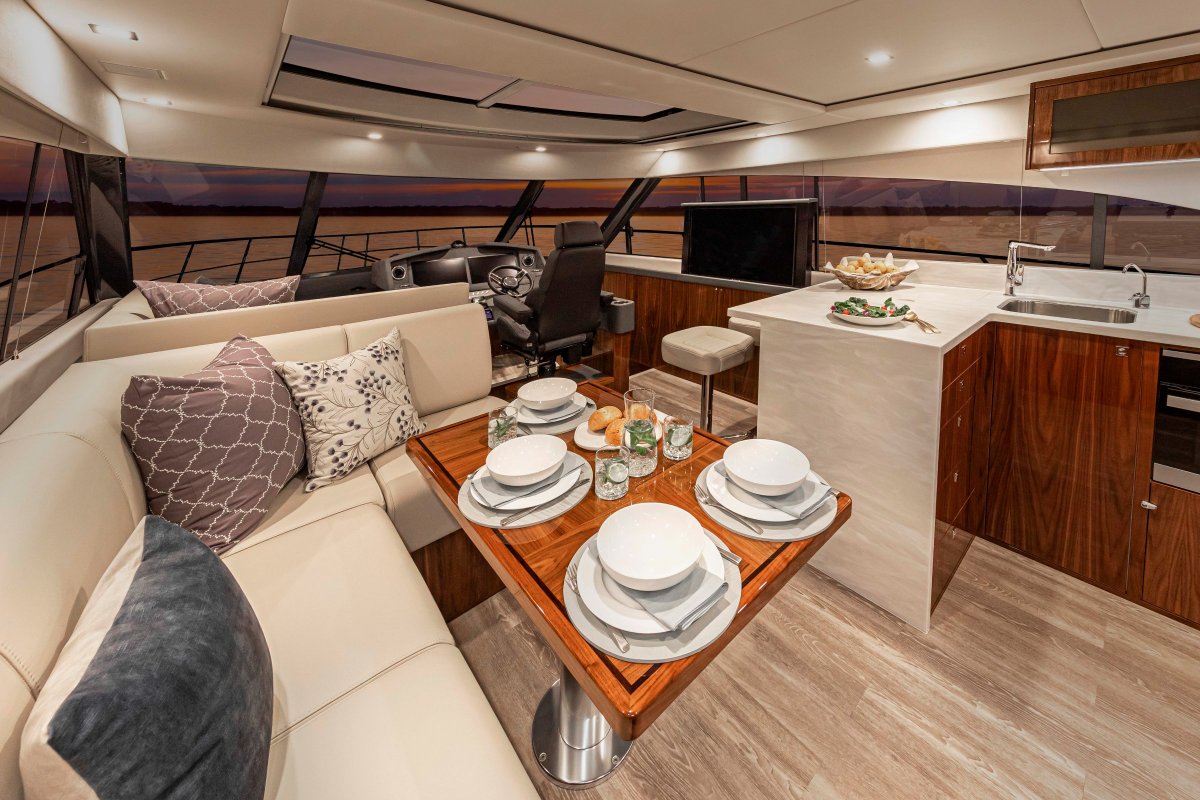 2025 Riviera 5400 Sport Yacht | Boat Research | Yachthub