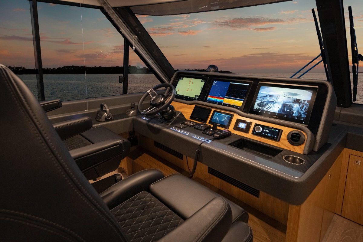 2025 Riviera 58 Sports Motor Yacht | Boat Research | Yachthub