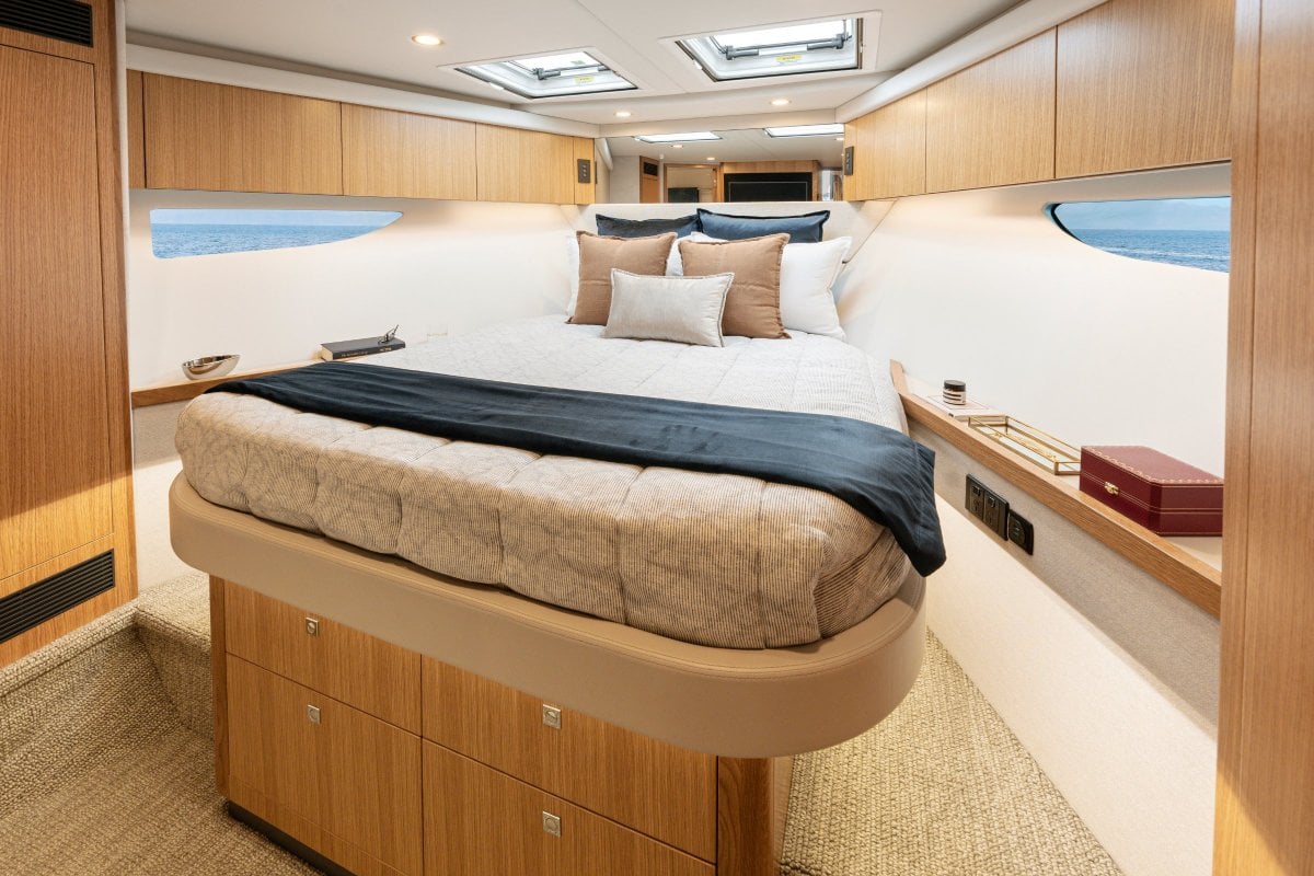 2025 Riviera 58 Sports Motor Yacht | Boat Research | Yachthub