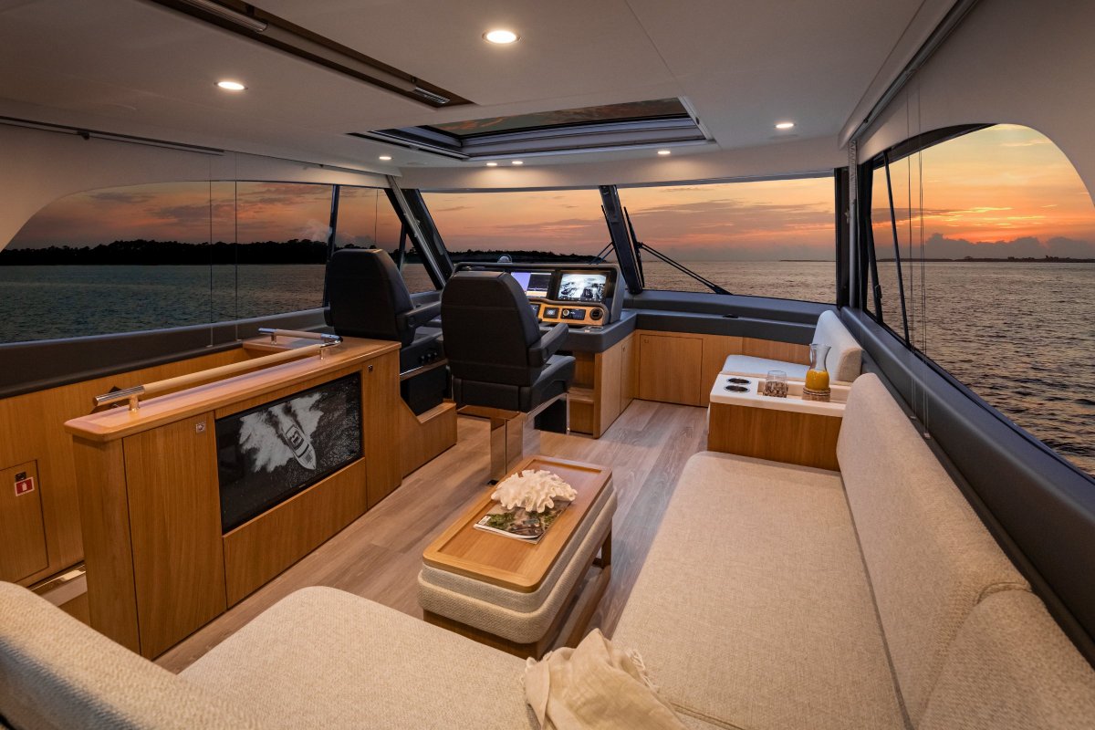 2025 Riviera 58 Sports Motor Yacht | Boat Research | Yachthub