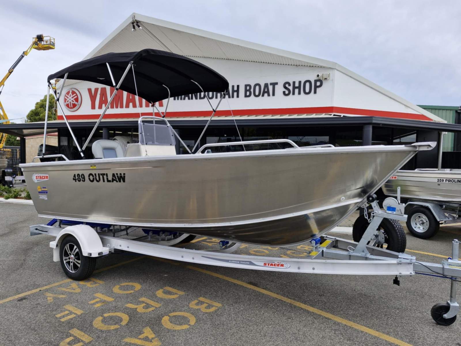 2025 Stacer 489 Outlaw Side Console | Boat Research | Boats Online