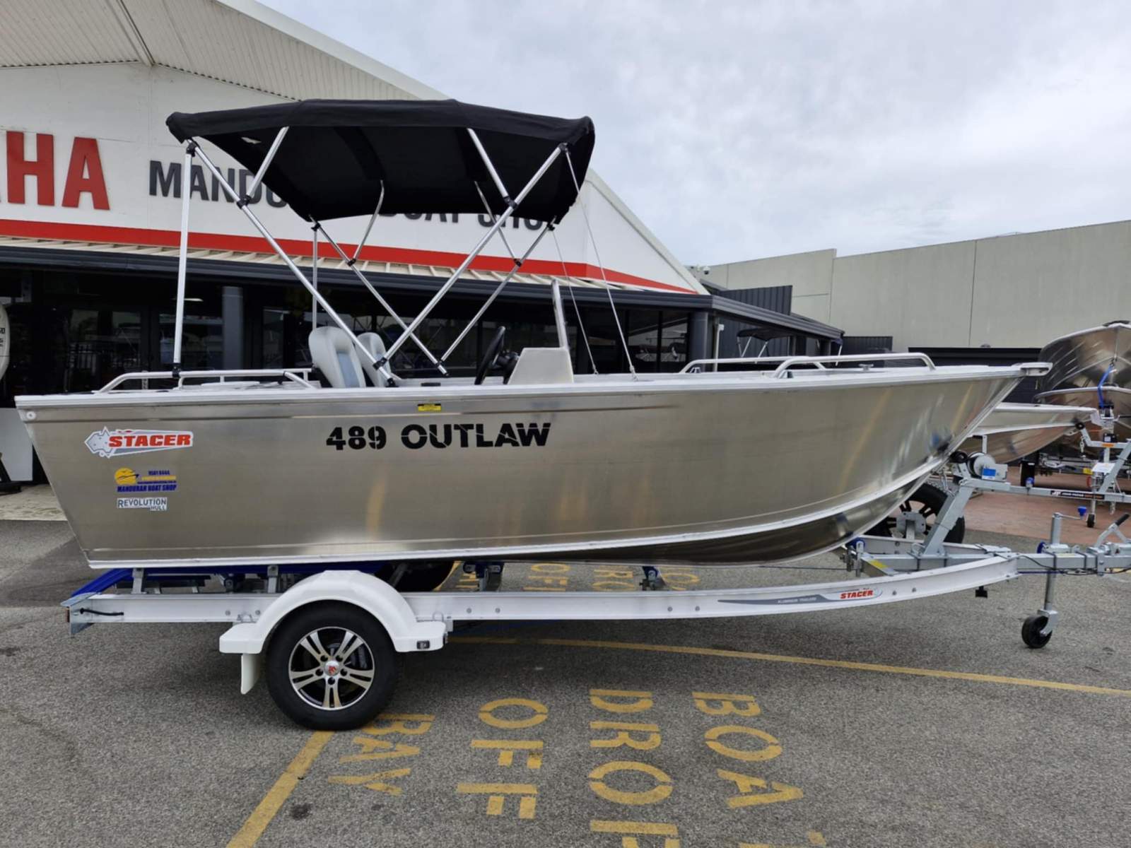 2025 Stacer 489 Outlaw Side Console | Boat Research | Boats Online