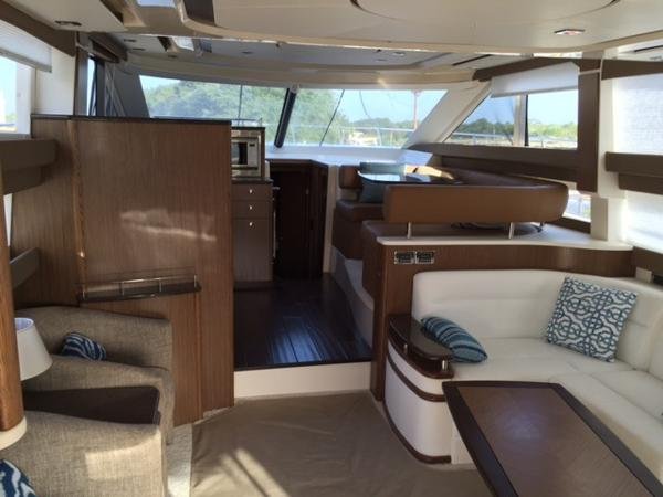 2015 Meridian 441 Sedan | Boat Research | Yachthub