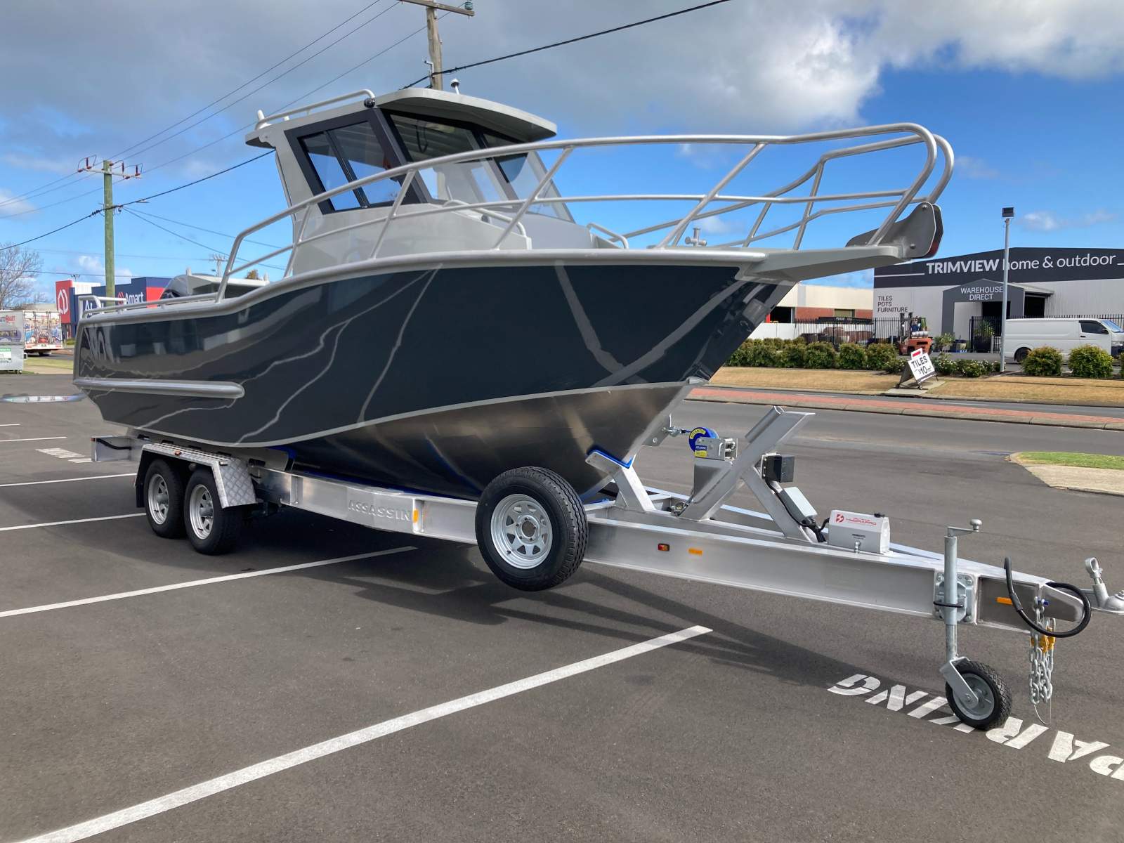 2024 Assassin 770 Island Cab | Boat Research | BoatsOnline