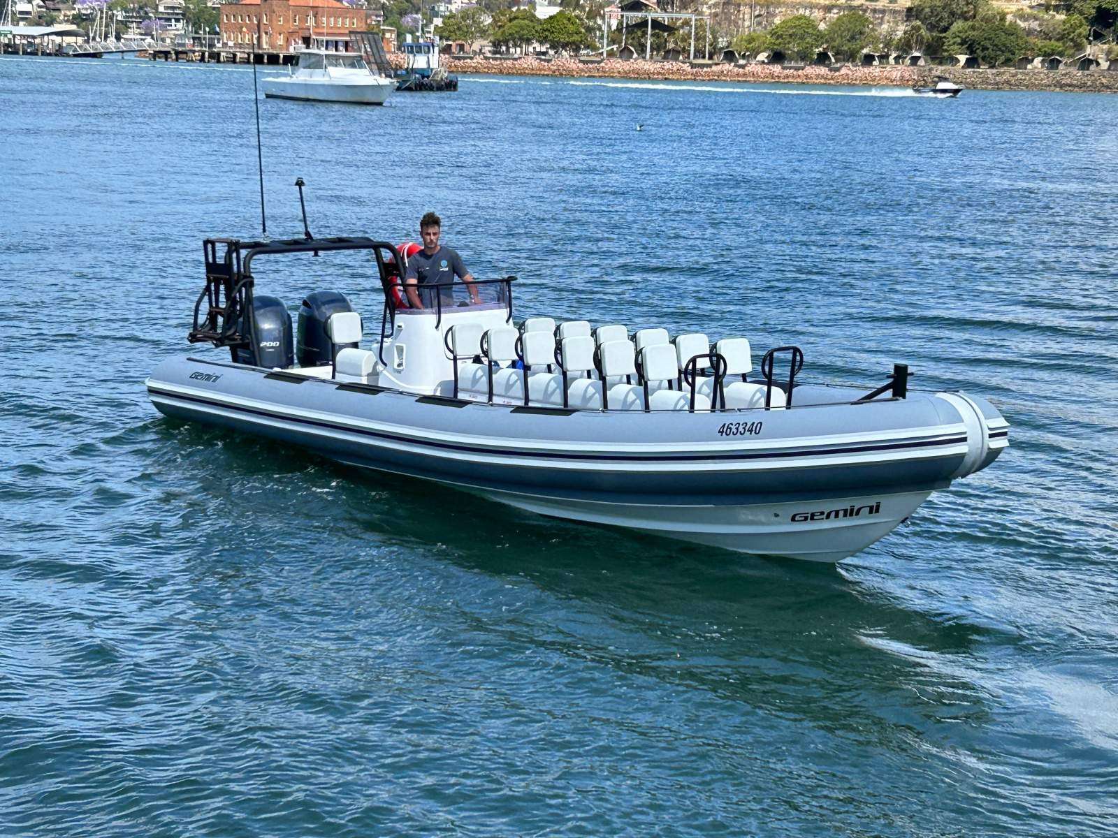 2025 Gemini Waverider 880 Commercial | Boat Research | Boats Online