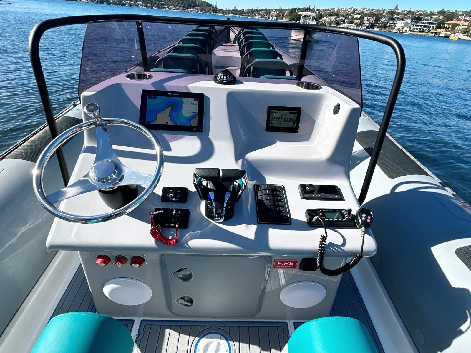 2025 Gemini Waverider 880 Commercial | Boat Research | Boats Online
