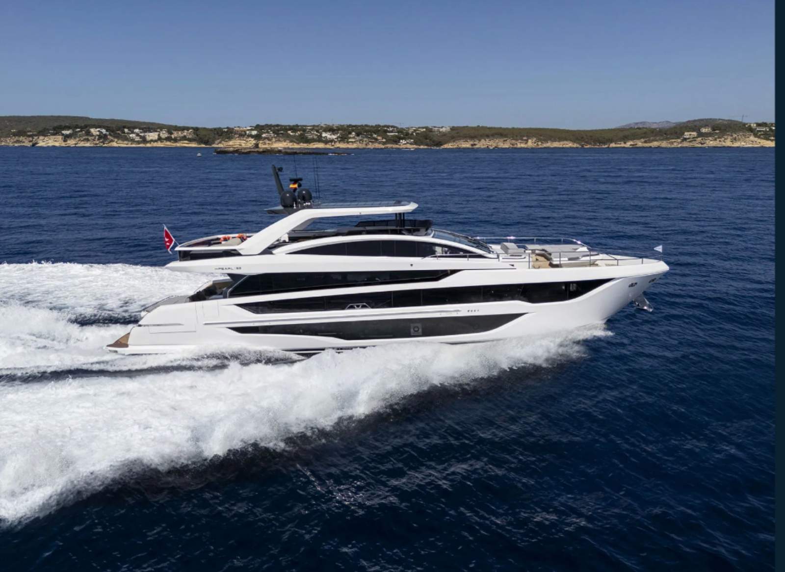 2025 Pearl 82 | Boat Research | Boats Online