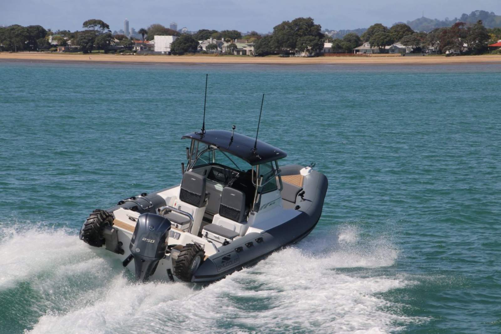 2024 Smuggler Strata 800 Mid Cabin Amphibious | Boat Research | Yachthub