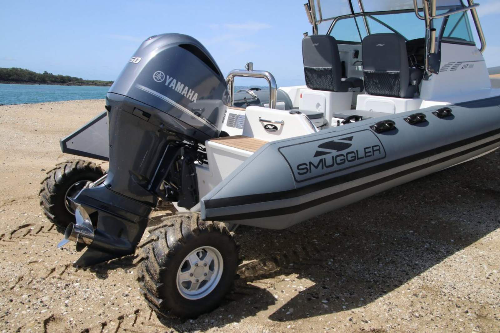 2024 Smuggler Strata 800 Mid Cabin Amphibious | Boat Research | Yachthub