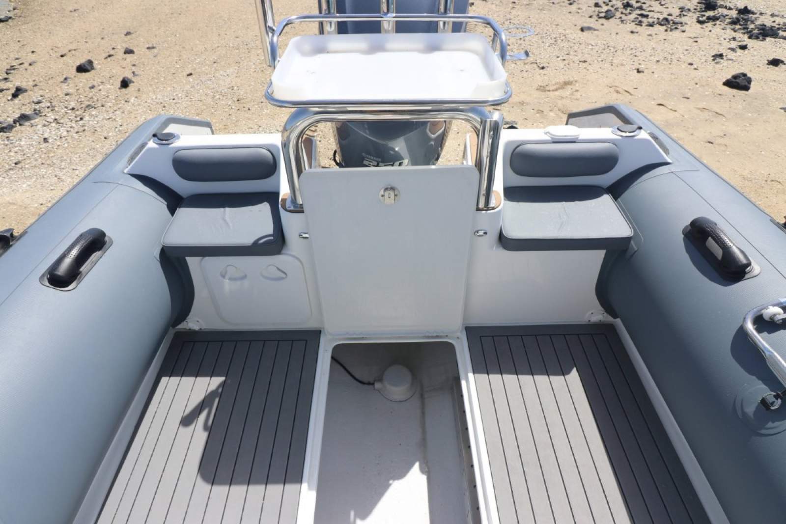 2024 Smuggler Strata 800 Mid Cabin Amphibious | Boat Research | Yachthub