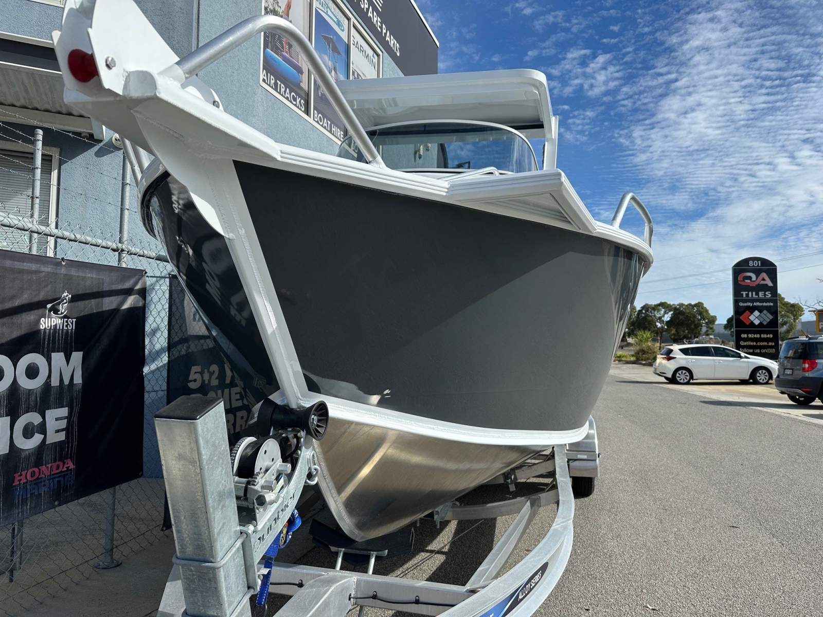 2025 Makocraft 631 Island Cab Ht | Boat Research | Boats Online