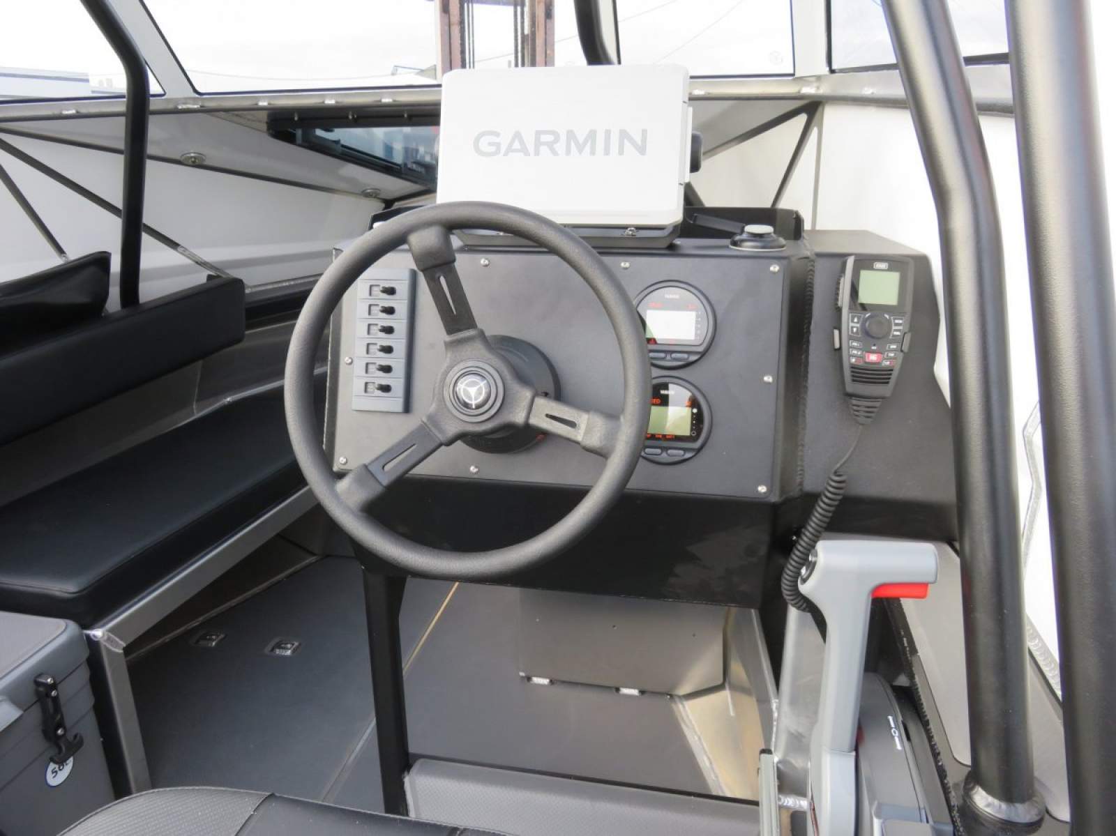 2025 Senator 500 Cuddy | Boat Research | Boats Online