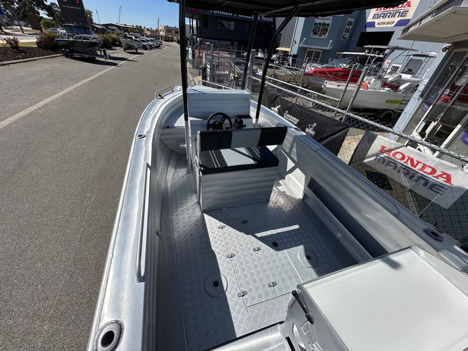 2025 Mclay 531 Fortress Wide Body | Boat Research | BoatsOnline