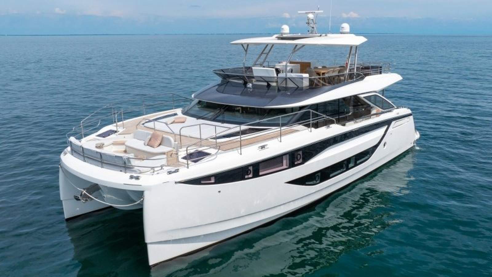 2026 Prestige M8 | Boat Research | Yachthub