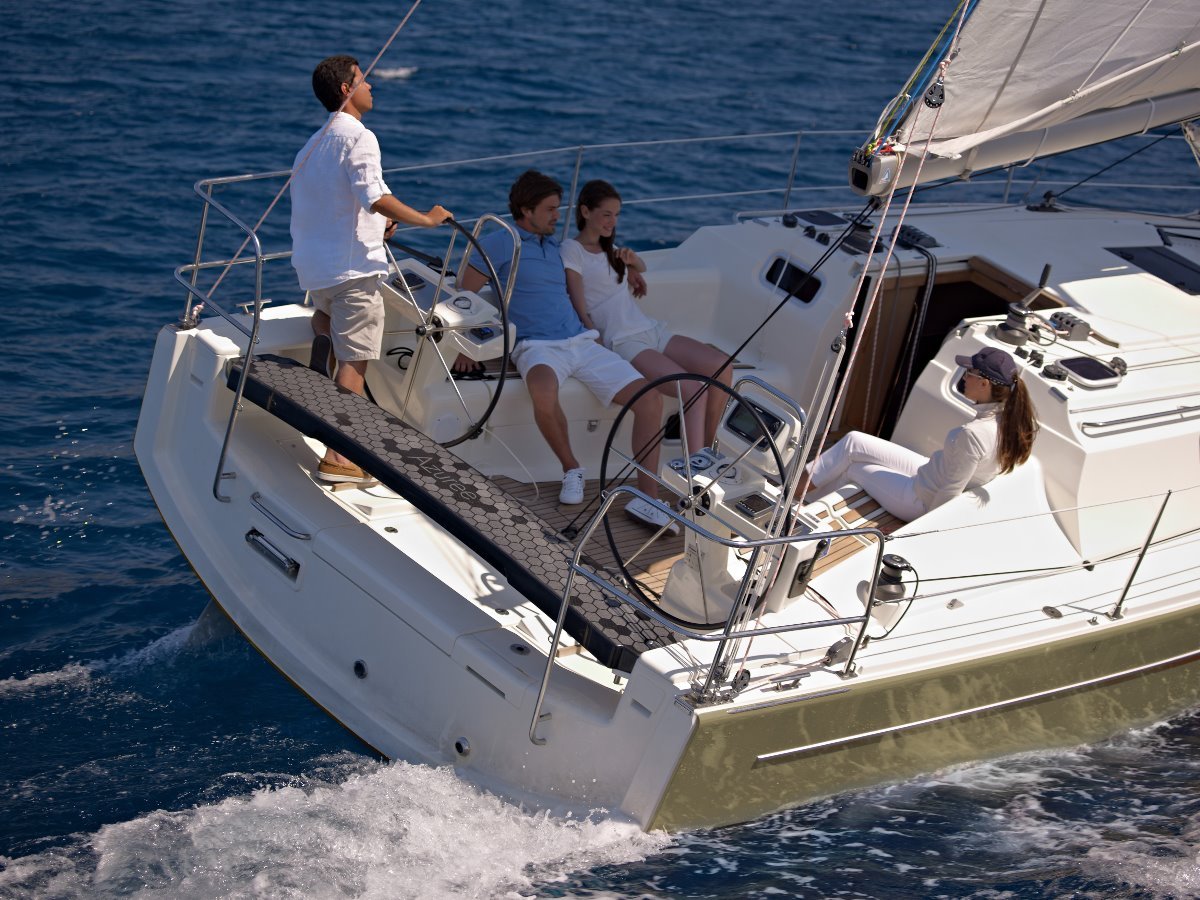 2016 Azuree 33 | Boat Research | Yachthub