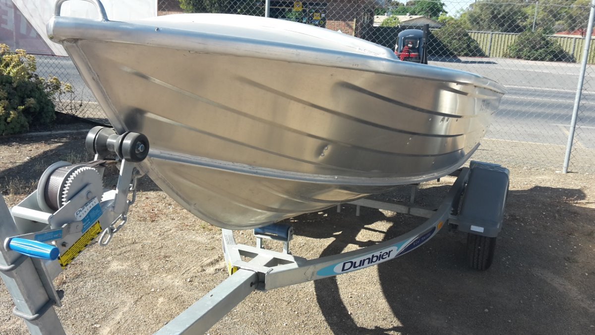 2015 Savage 375 Snipe | Boat Research | BoatsOnline