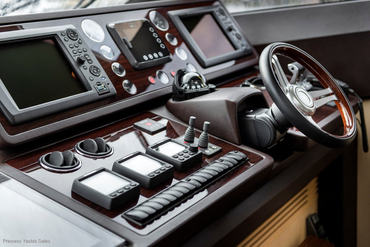 2013 Princess V85 | Boat Research | Yachthub