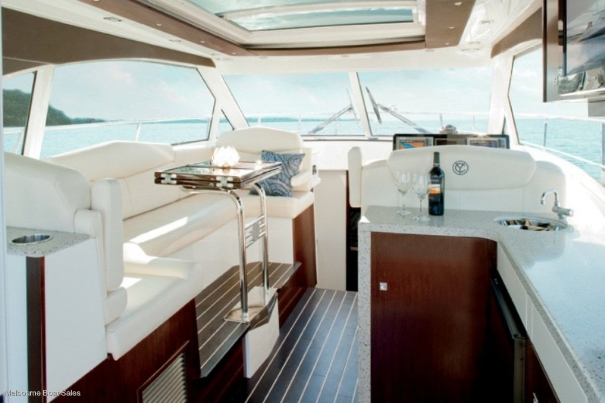 2016 Cruisers Yachts 41 Cantius | Boat Research | Yachthub