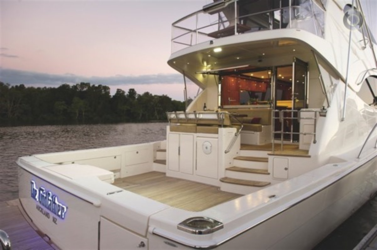 2016 Riviera 77 Enclosed Flybridge | Boat Research | Yachthub