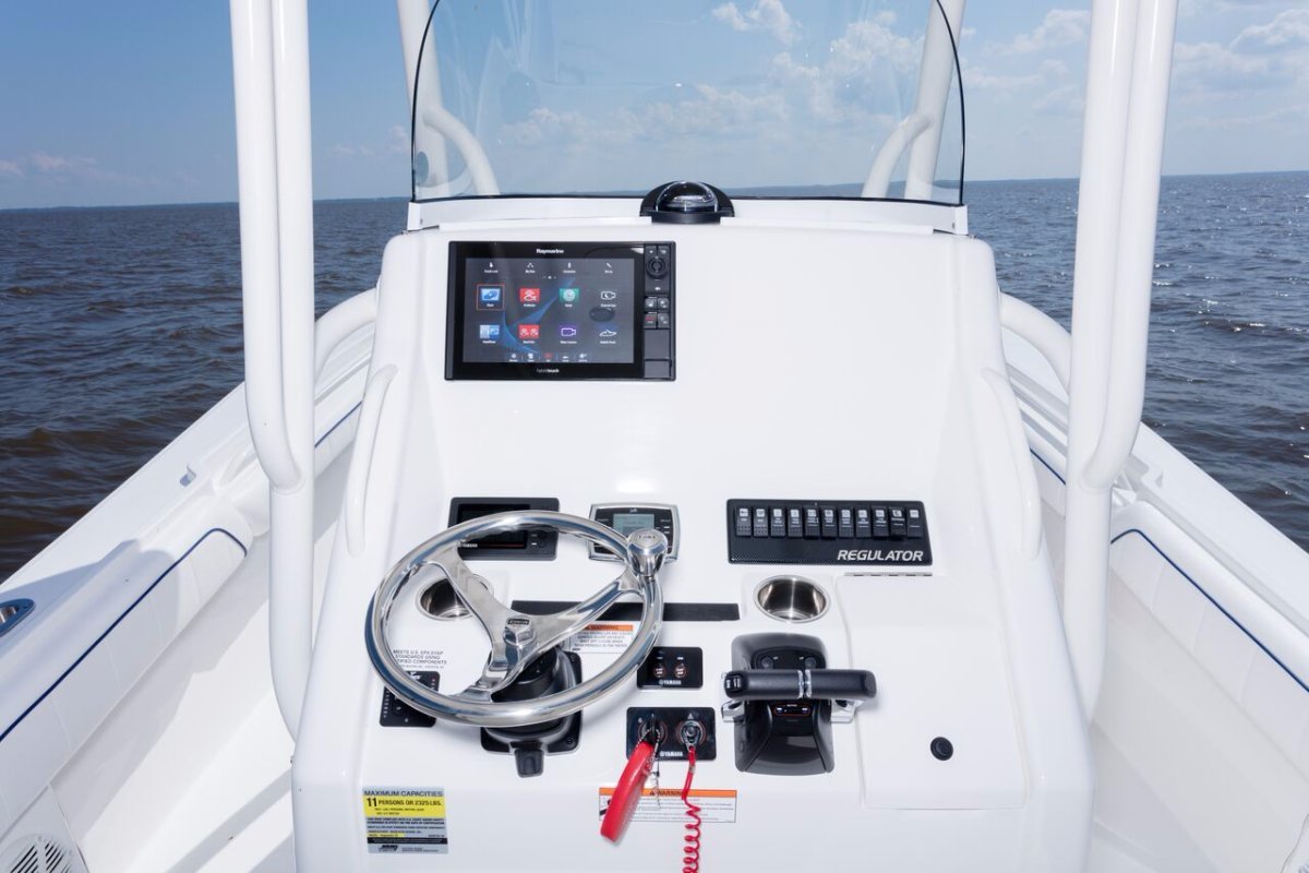 2016 Regulator 25 | Boat Research | Yachthub