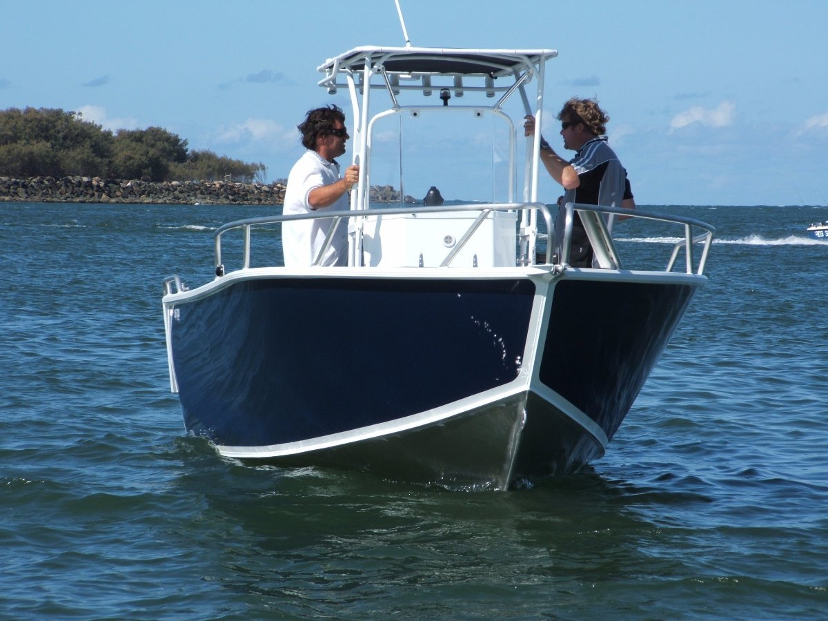 2016 Stessl 560 Trophy Centre Console | Boat Research | Yachthub