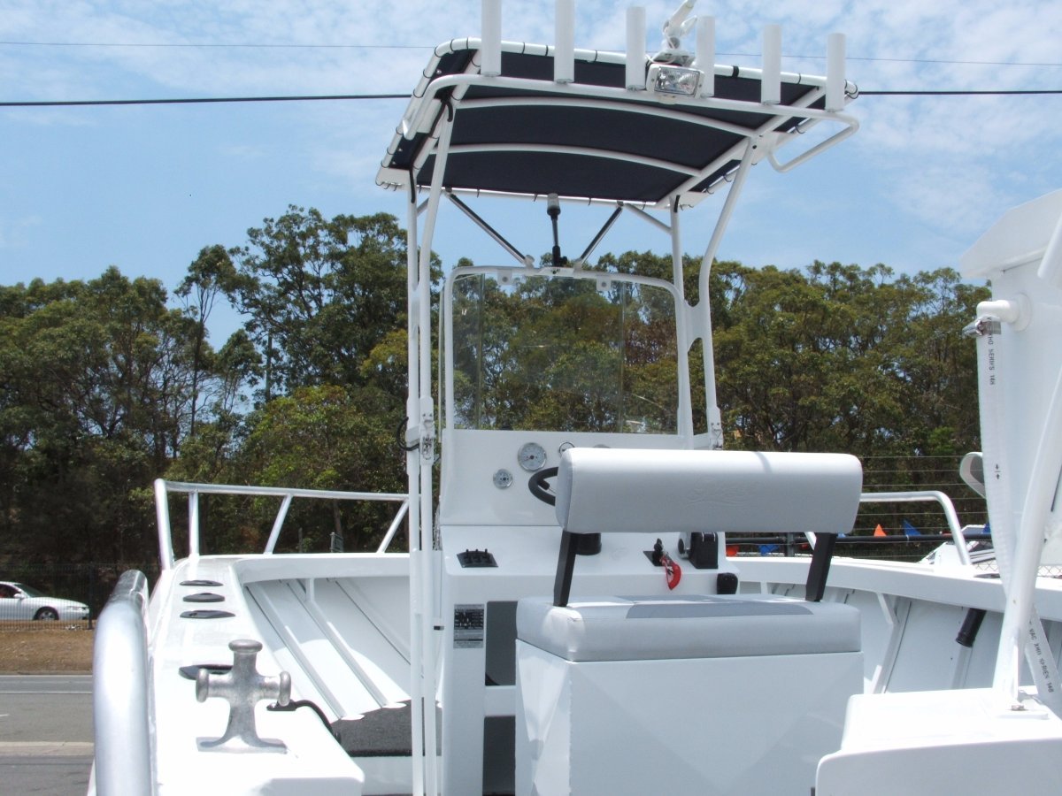 2016 Stessl 560 Trophy Centre Console | Boat Research | Yachthub
