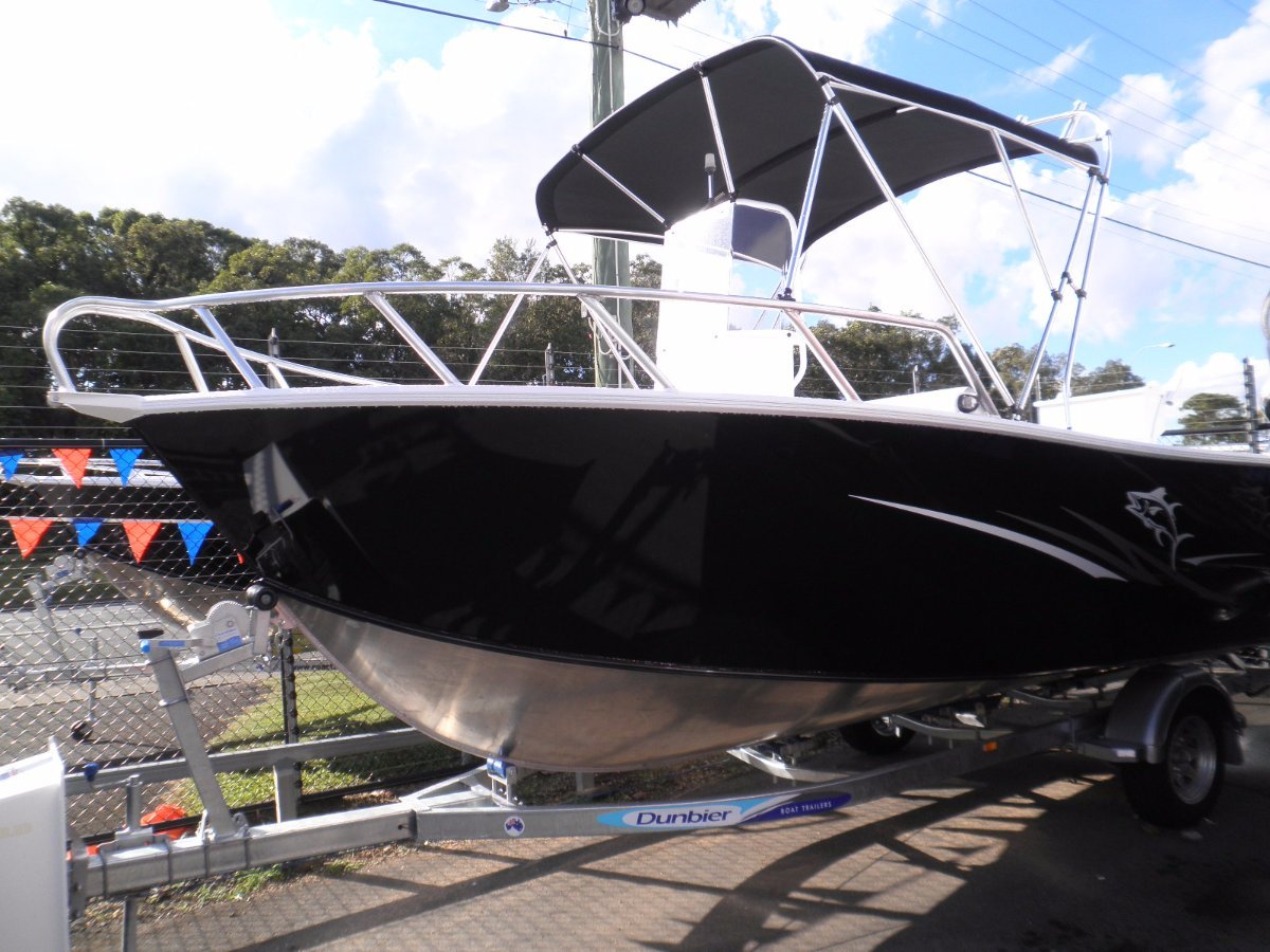 2016 Stessl 560 Trophy Centre Console | Boat Research | Boats Online