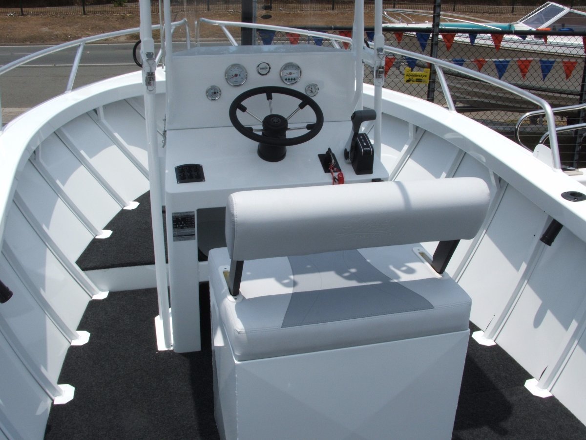 2016 Stessl 560 Trophy Centre Console | Boat Research | Yachthub