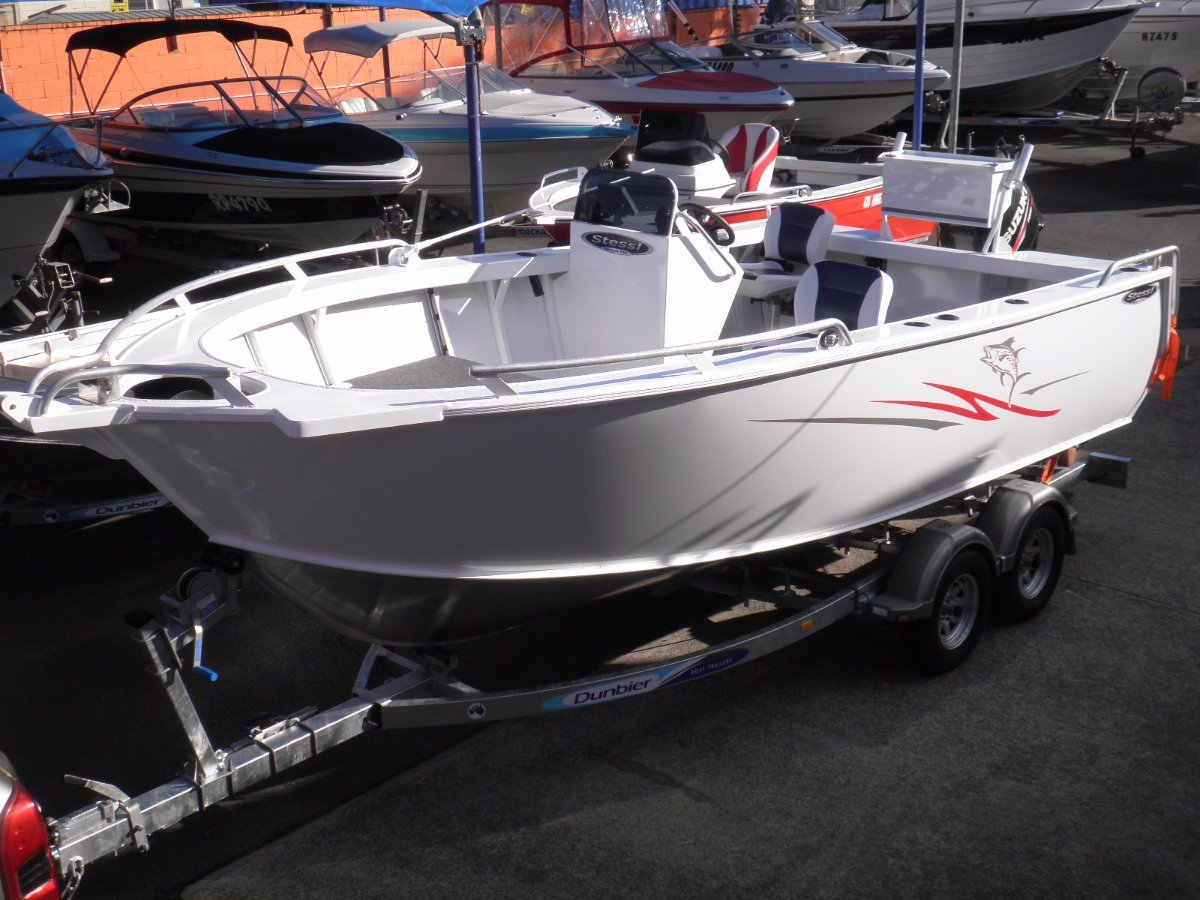 2016 Stessl 560 Trophy Side Console | Boat Research | Boats Online