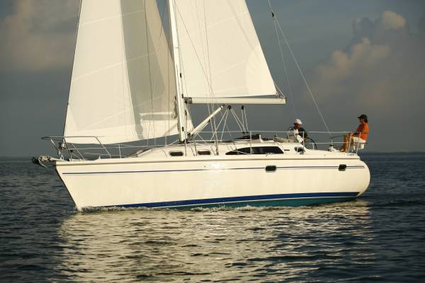 2009 Catalina 350 | Boat Research | Yachthub